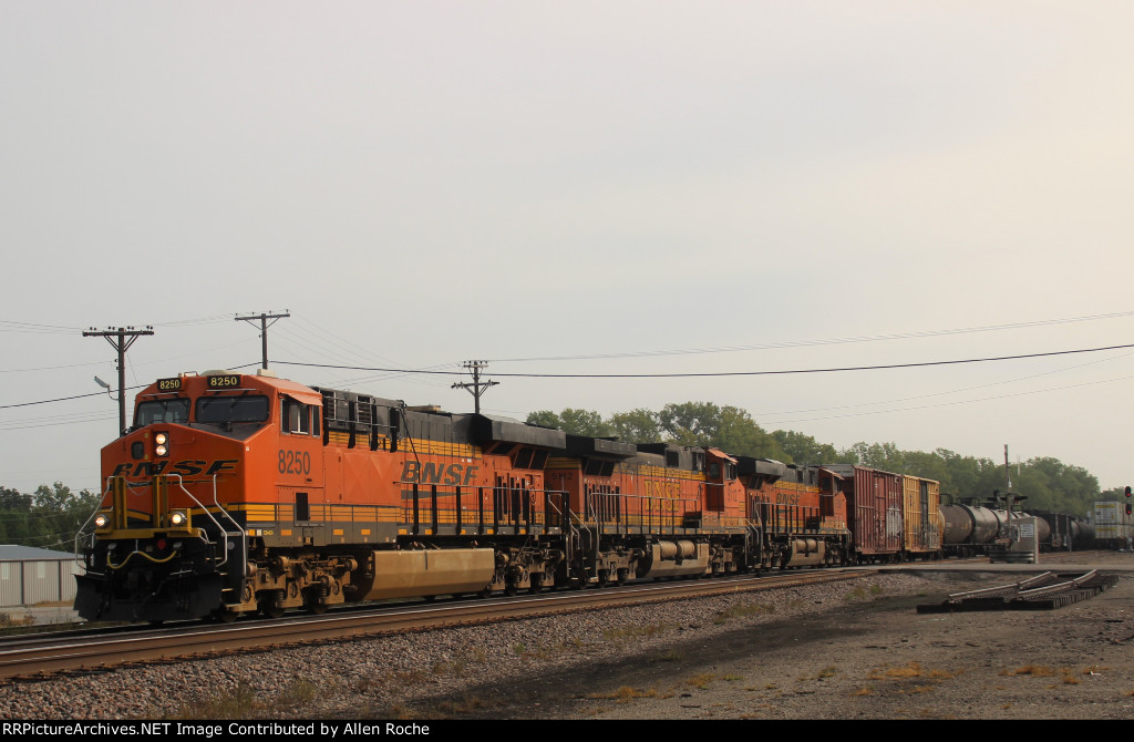 BNSF 8250